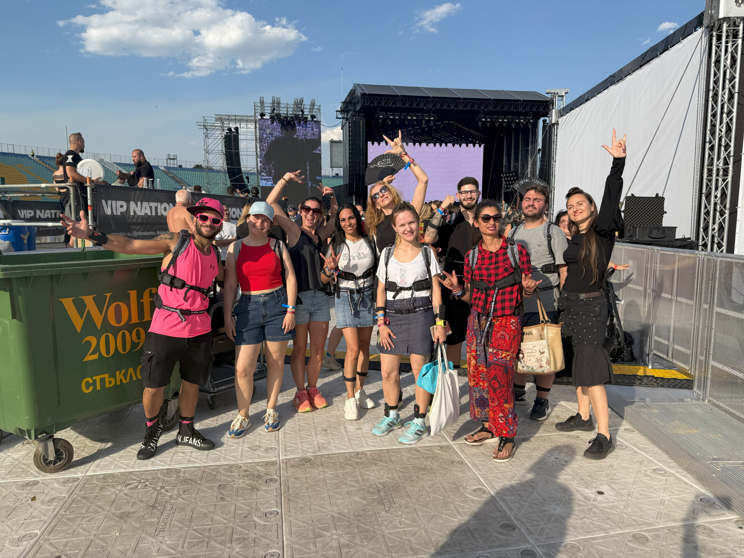 Fest Team вкара сензорни костюми за глухонеми за концертите си ...